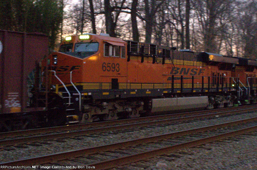 BNSF ES44C4 6593 trails on K042-17